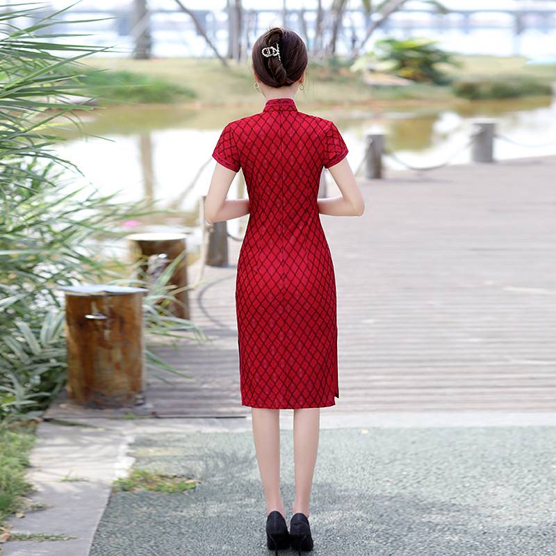 Hangzhou Vintage Lace Midi Cheongsam