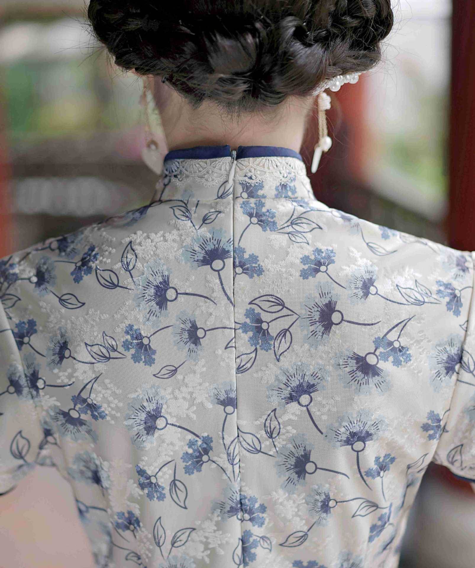 Hangzhou Sweet Lace Blue Midi Cheongsam